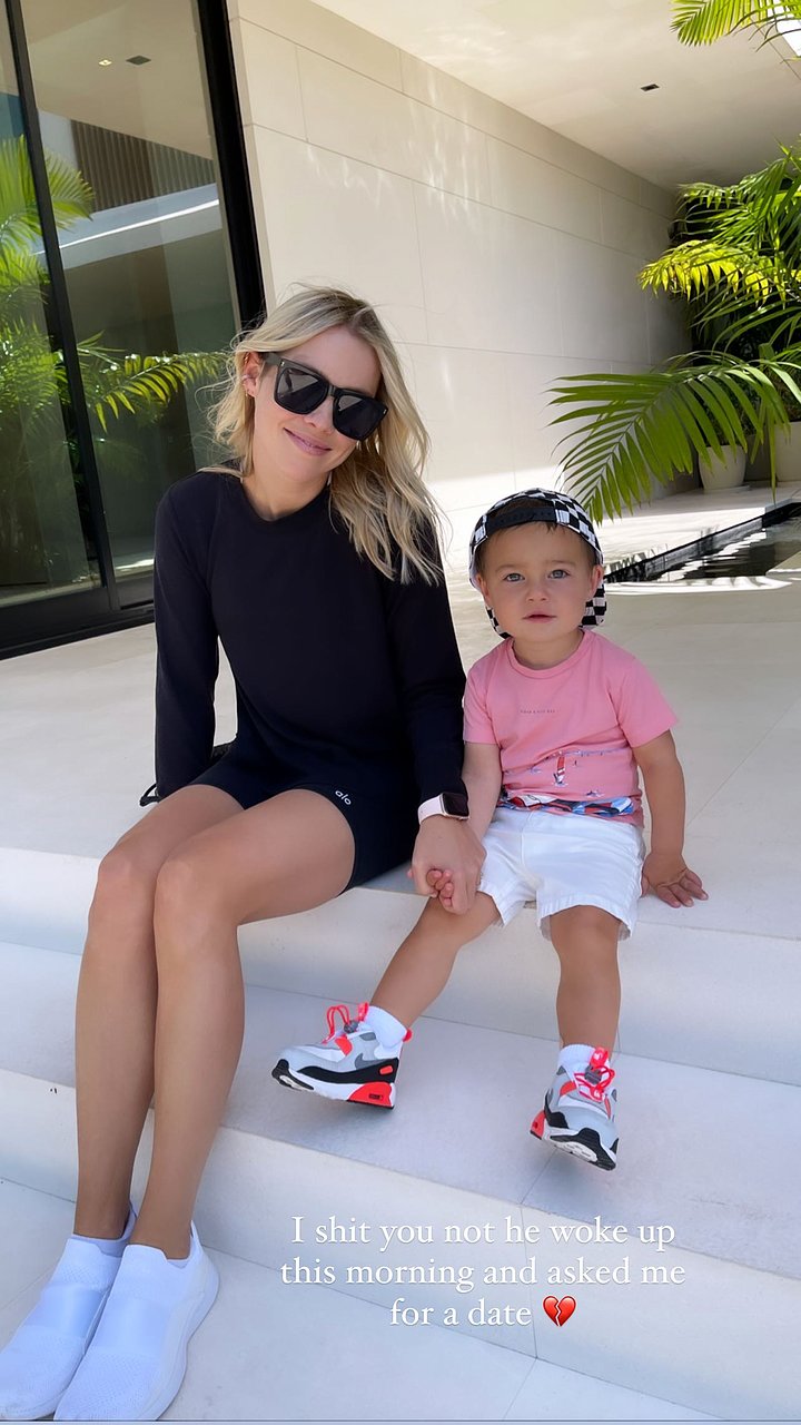 Claire Holt con su hijo James Holt Joblon | 2021 - @MermaidsH2O