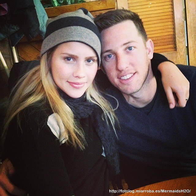 Claire Holt con su novio Matt Kaplan - @MermaidsH2O